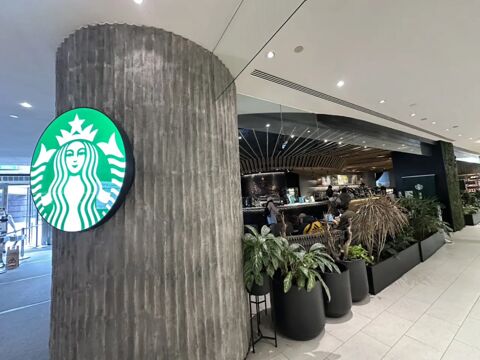 4/1起禁包包佔位！星巴克公告：離開座位1hr「物品移交警方」｜知新聞